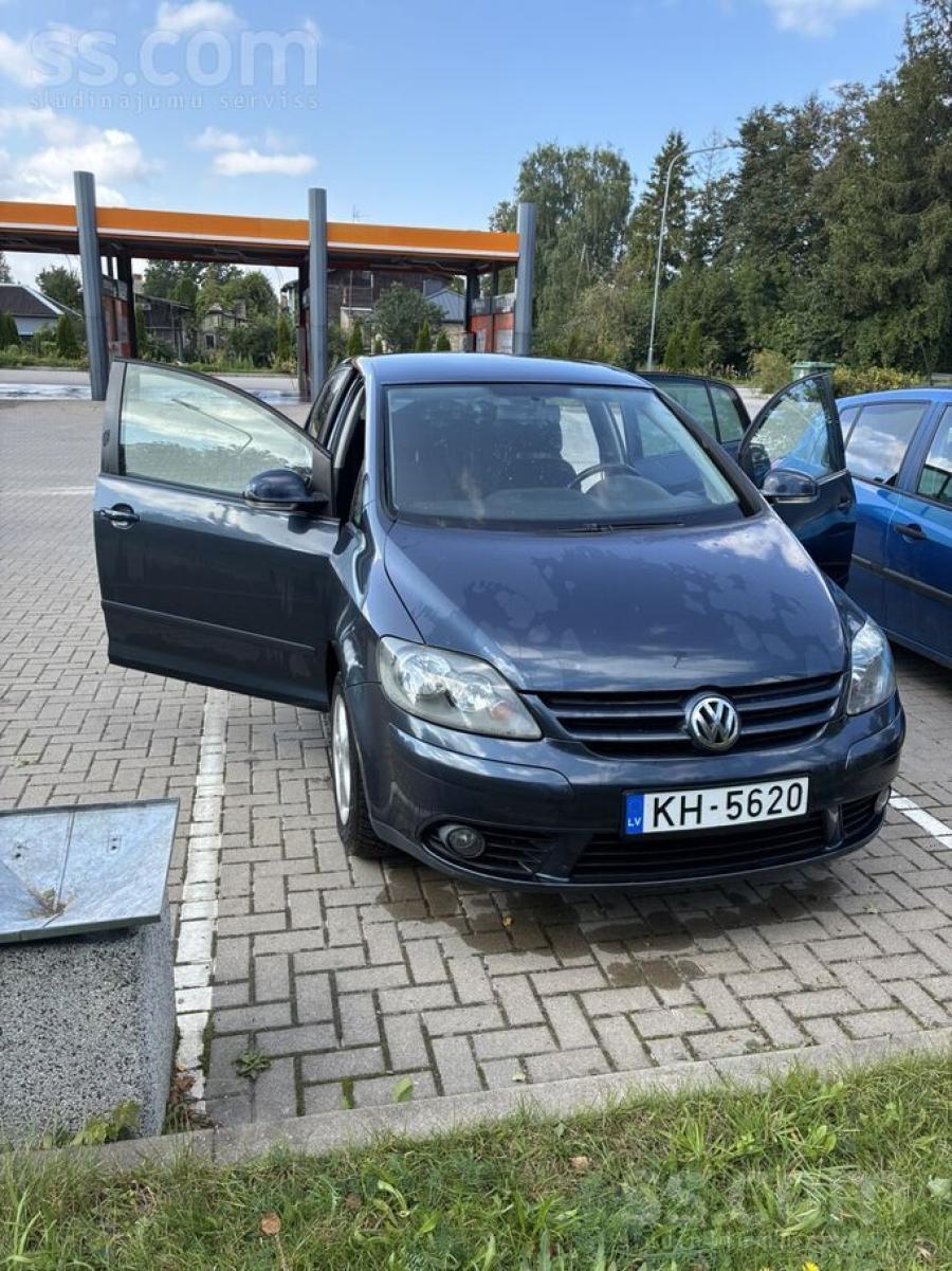 Blue Volkswagen Golf Plus 2005 in Jelgava, with an engine capacity of 1.60 L and mileage of 301 thousand km for 2000 €, photo 1 on AUTOMOTO.COM.LV