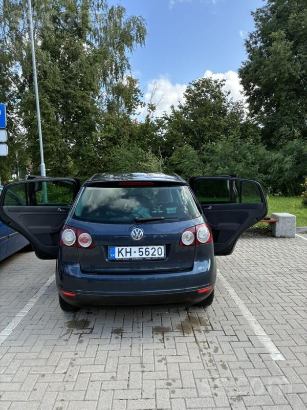 Blue Volkswagen Golf Plus 2005 in Jelgava, with an engine capacity of 1.60 L and mileage of 301 thousand km for 2000 €, photo 3 on AUTOMOTO.COM.LV