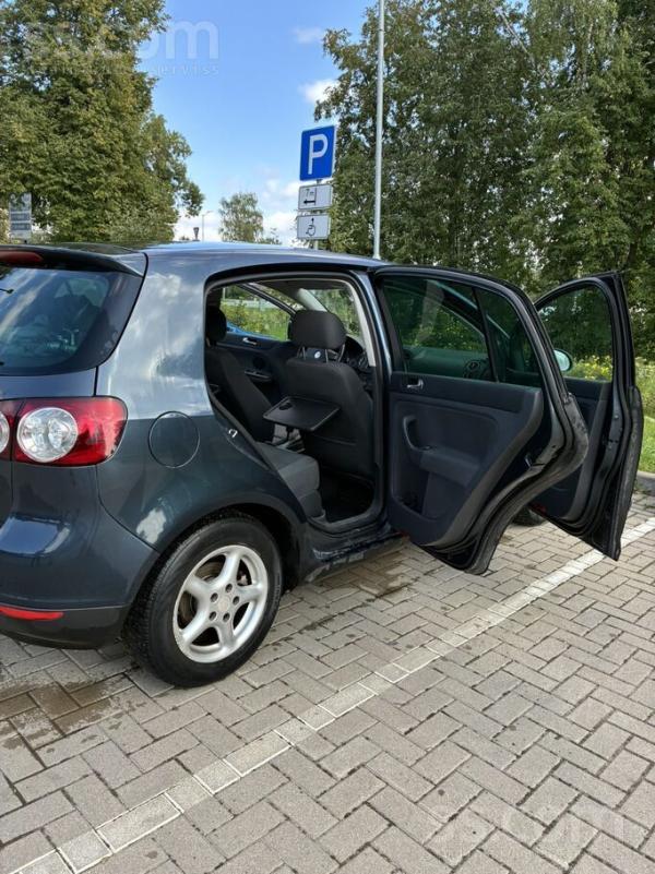 Blue Volkswagen Golf Plus 2005 in Jelgava, with an engine capacity of 1.60 L and mileage of 301 thousand km for 2000 €, photo 4 on AUTOMOTO.COM.LV