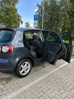 Blue Volkswagen Golf Plus 2005 in Jelgava, with an engine capacity of 1.60 L and mileage of 301 thousand km for 2000 €, photo 4 on AUTOMOTO.COM.LV