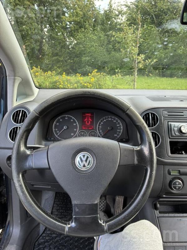 Blue Volkswagen Golf Plus 2005 in Jelgava, with an engine capacity of 1.60 L and mileage of 301 thousand km for 2000 €, photo 7 on AUTOMOTO.COM.LV