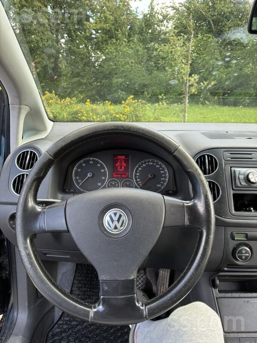 Blue Volkswagen Golf Plus 2005 in Jelgava, with an engine capacity of 1.60 L and mileage of 301 thousand km for 2000 €, photo 7 on AUTOMOTO.COM.LV