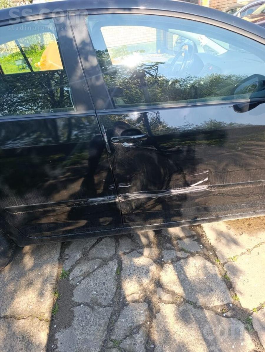 Zils Volkswagen Golf Plus 2006 Rīga, ar dzinēja tilpumu 1.90 L un nobraukumu 272 tūkst. km par 1500 €, foto 8 vietnē AUTOMOTO.COM.LV