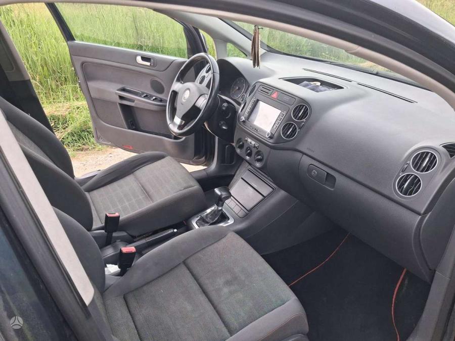Blue Volkswagen Golf Plus 2006 in Vilnius, with an engine capacity of 1.90 L and mileage of 304 thousand km for 2100 €, photo 5 on AUTOMOTO.COM.LV