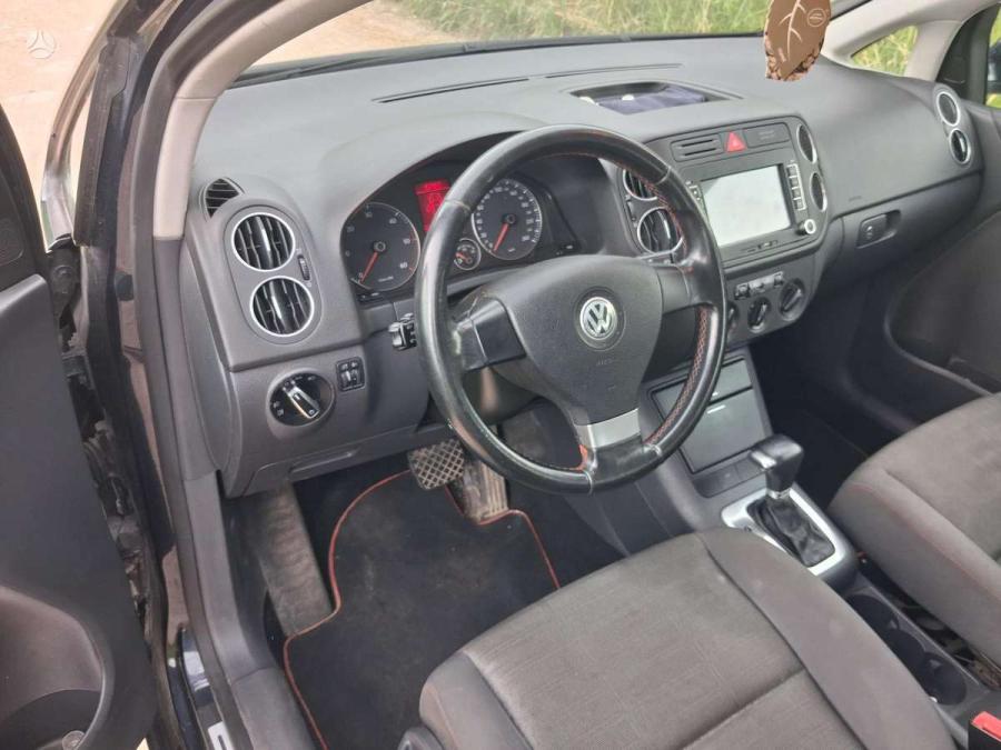Blue Volkswagen Golf Plus 2006 in Vilnius, with an engine capacity of 1.90 L and mileage of 304 thousand km for 2100 €, photo 7 on AUTOMOTO.COM.LV