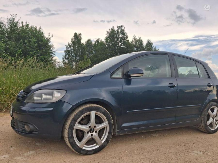Blue Volkswagen Golf Plus 2006 in Vilnius, with an engine capacity of 1.90 L and mileage of 304 thousand km for 2100 €, photo 9 on AUTOMOTO.COM.LV