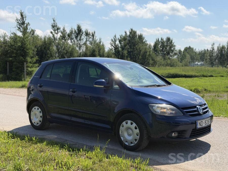 Blue Volkswagen Golf Plus 2006 in Riga, with an engine capacity of 1.60 L and mileage of 176 thousand km for 2750 €, photo 7 on AUTOMOTO.COM.LV