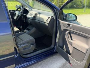 Blue Volkswagen Golf Plus 2006 in Riga, with an engine capacity of 1.60 L and mileage of 176 thousand km for 2750 €, photo 9 on AUTOMOTO.COM.LV