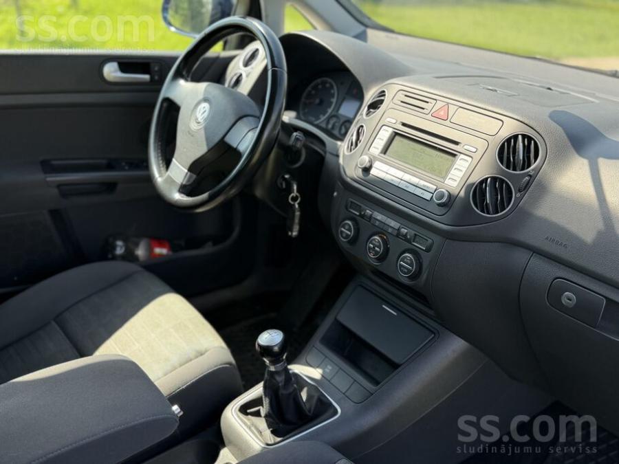 Blue Volkswagen Golf Plus 2006 in Riga, with an engine capacity of 1.60 L and mileage of 176 thousand km for 2750 €, photo 10 on AUTOMOTO.COM.LV