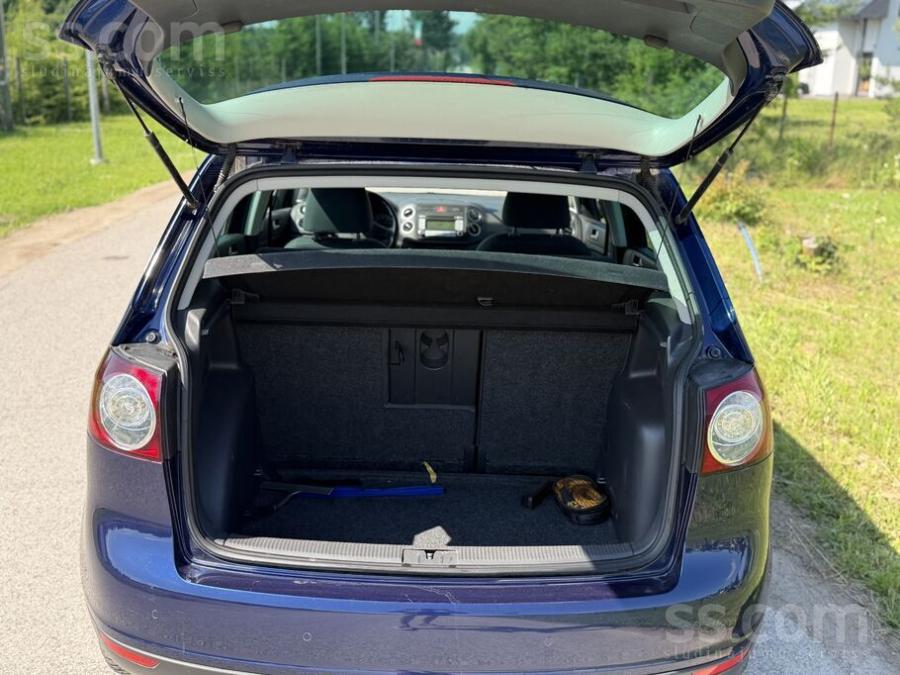 Blue Volkswagen Golf Plus 2006 in Riga, with an engine capacity of 1.60 L and mileage of 176 thousand km for 2750 €, photo 11 on AUTOMOTO.COM.LV
