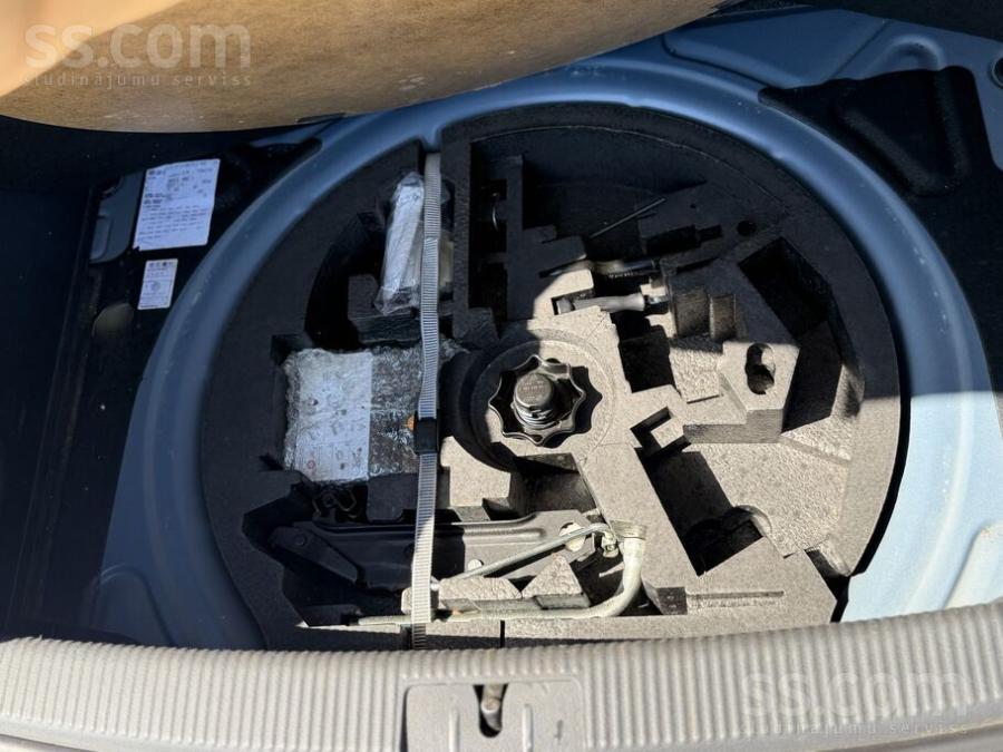 Blue Volkswagen Golf Plus 2006 in Riga, with an engine capacity of 1.60 L and mileage of 176 thousand km for 2750 €, photo 12 on AUTOMOTO.COM.LV