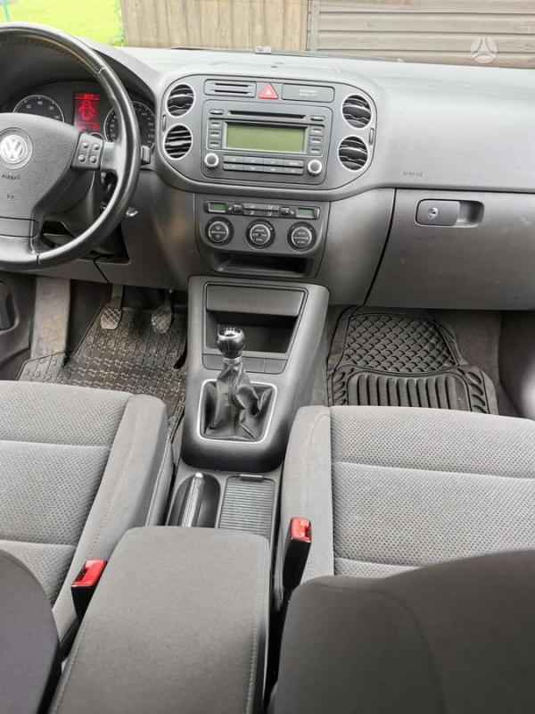 Blue Volkswagen Golf Plus 2006 in Utena, with an engine capacity of 1.60 L and mileage of 177 thousand km for 1750 €, photo 5 on AUTOMOTO.COM.LV