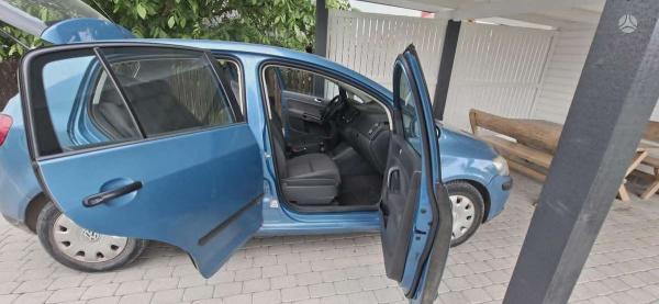 Blue Volkswagen Golf Plus 2006 in Kretinga, with an engine capacity of 1.90 L and mileage of 199 thousand km for 2100 €, photo 5 on AUTOMOTO.COM.LV