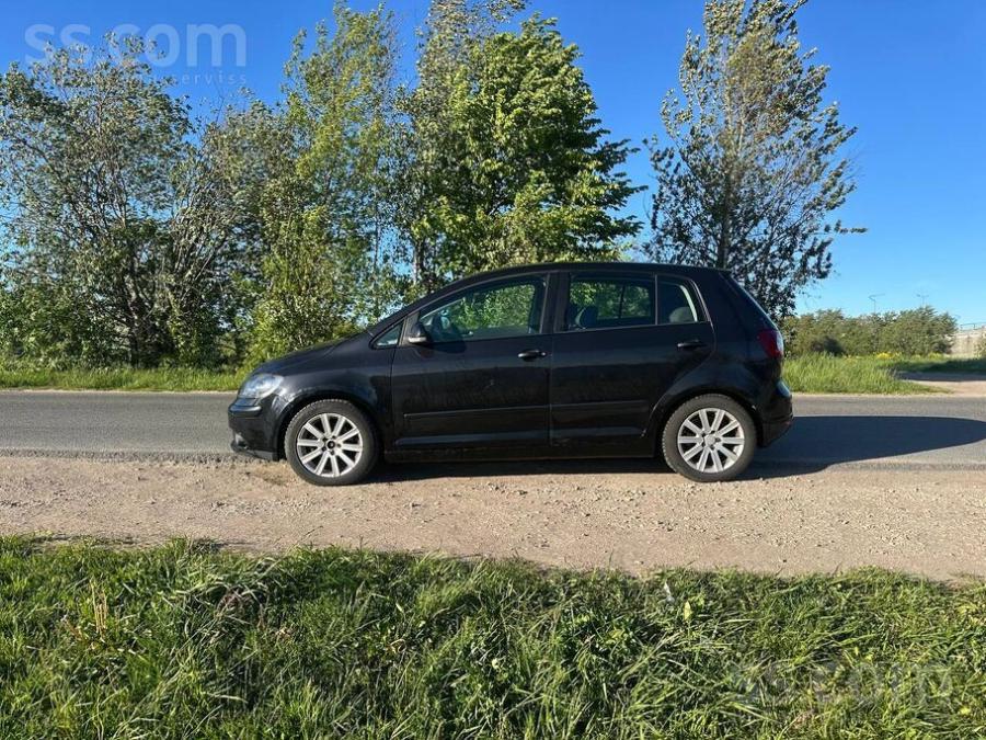 Blue Volkswagen Golf Plus 2006 in Riga, with an engine capacity of 2.00 L and mileage of 325 thousand km for 2500 €, photo 4 on AUTOMOTO.COM.LV