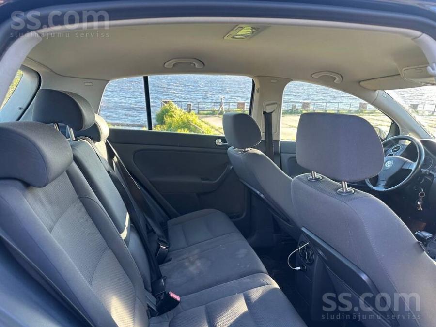 Blue Volkswagen Golf Plus 2006 in Riga, with an engine capacity of 2.00 L and mileage of 325 thousand km for 2500 €, photo 5 on AUTOMOTO.COM.LV