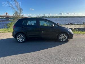 Blue Volkswagen Golf Plus 2006 in Riga, with an engine capacity of 2.00 L and mileage of 325 thousand km for 2500 €, photo 7 on AUTOMOTO.COM.LV