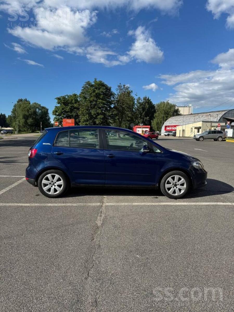 Blue Volkswagen Golf Plus 2006 in Riga, with an engine capacity of 1.40 L and mileage of 300 thousand km for 2250 €, photo 4 on AUTOMOTO.COM.LV