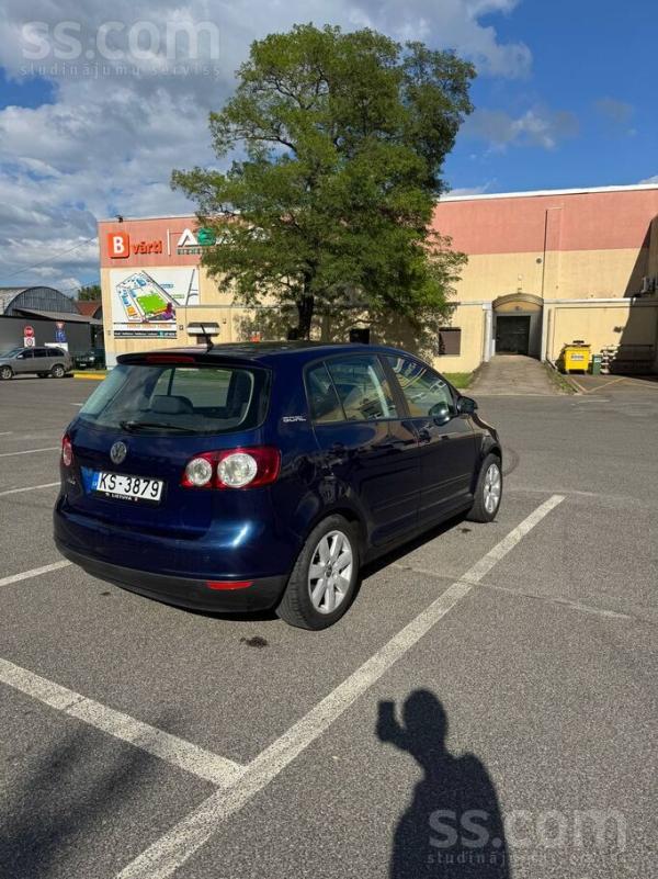 Zils Volkswagen Golf Plus 2006 Rīga, ar dzinēja tilpumu 1.40 L un nobraukumu 300 tūkst. km par 2250 €, foto 4 vietnē AUTOMOTO.COM.LV