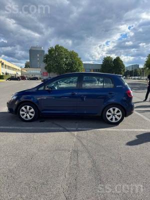 Blue Volkswagen Golf Plus 2006 in Riga, with an engine capacity of 1.40 L and mileage of 300 thousand km for 2250 €, photo 8 on AUTOMOTO.COM.LV