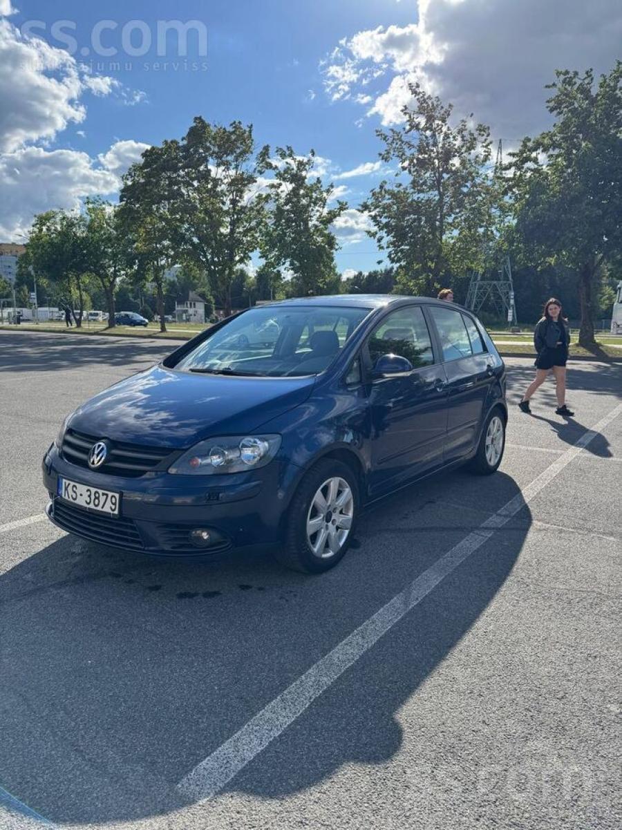 Blue Volkswagen Golf Plus 2006 in Riga, with an engine capacity of 1.40 L and mileage of 300 thousand km for 2250 €, photo 9 on AUTOMOTO.COM.LV