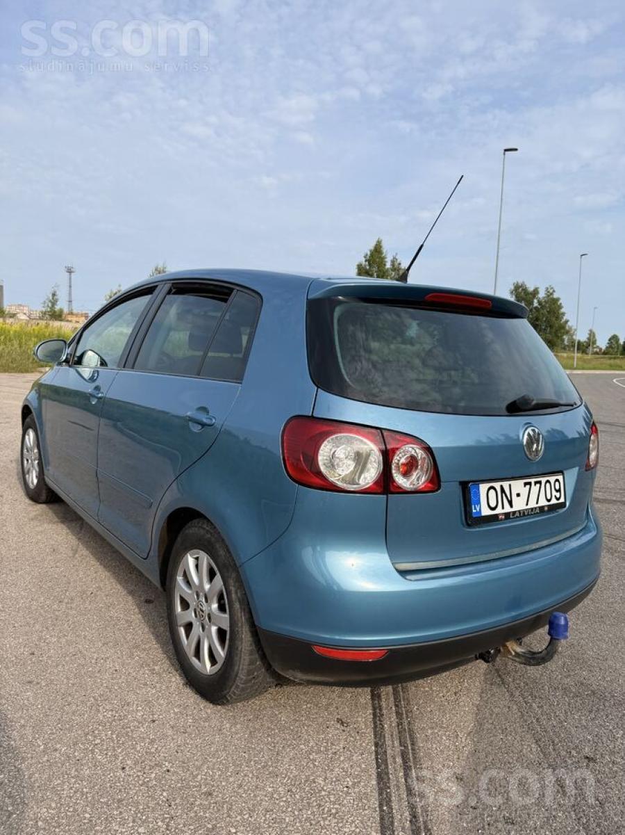 Zils Volkswagen Golf Plus 2006 Rēzekne, ar dzinēja tilpumu 1.60 L un nobraukumu 177 tūkst. km par 2800 €, foto 4 vietnē AUTOMOTO.COM.LV