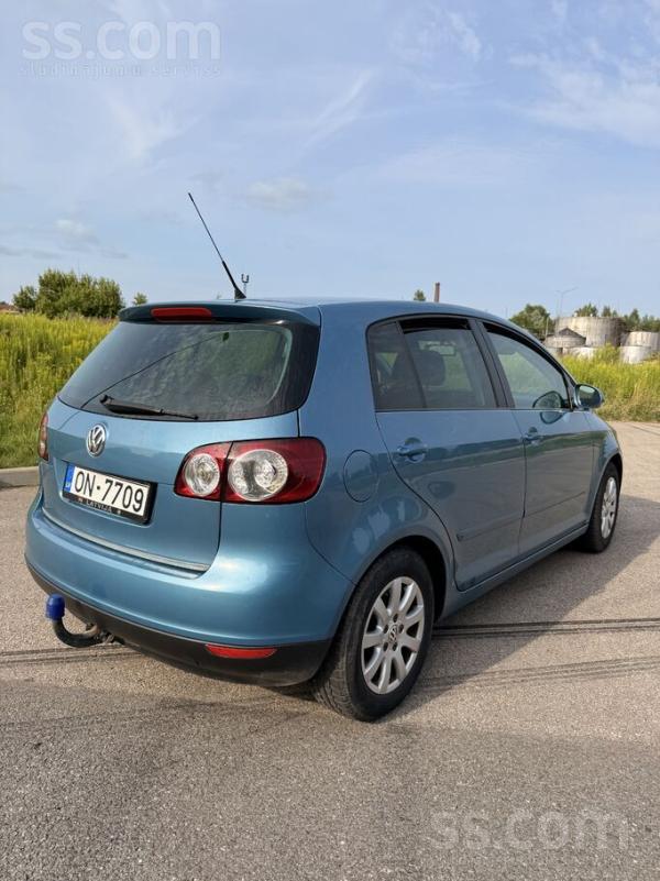 Zils Volkswagen Golf Plus 2006 Rēzekne, ar dzinēja tilpumu 1.60 L un nobraukumu 177 tūkst. km par 2800 €, foto 4 vietnē AUTOMOTO.COM.LV