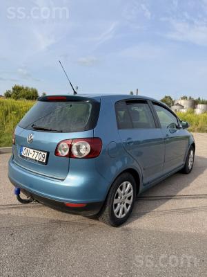 Zils Volkswagen Golf Plus 2006 Rēzekne, ar dzinēja tilpumu 1.60 L un nobraukumu 177 tūkst. km par 2800 €, foto 5 vietnē AUTOMOTO.COM.LV