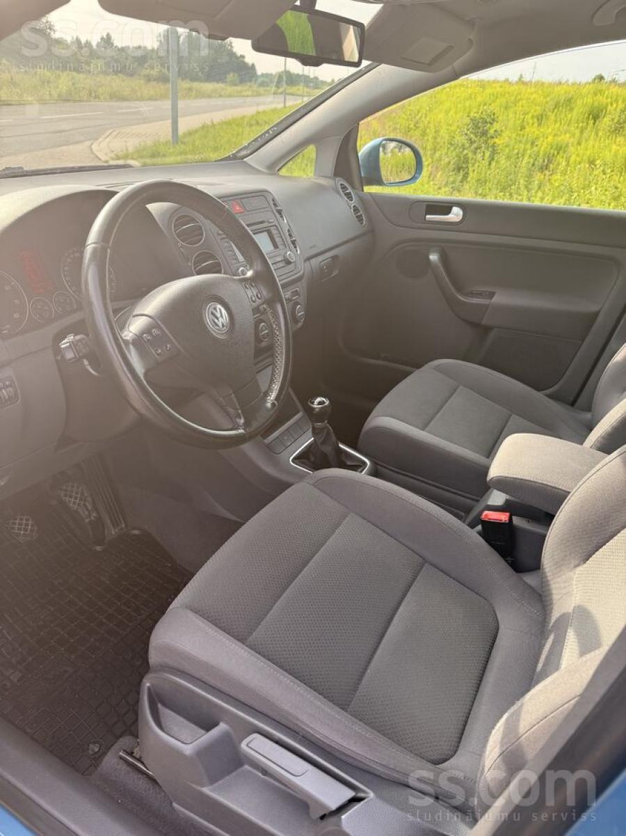 Zils Volkswagen Golf Plus 2006 Rēzekne, ar dzinēja tilpumu 1.60 L un nobraukumu 177 tūkst. km par 2800 €, foto 9 vietnē AUTOMOTO.COM.LV