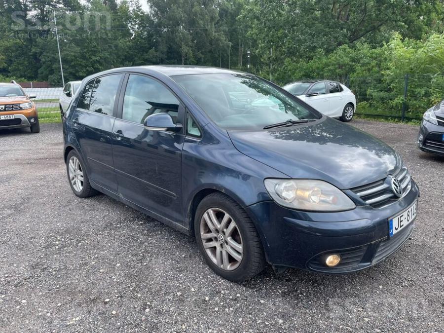 Blue Volkswagen Golf Plus 2006 in Riga, with an engine capacity of 1.40 L and mileage of 260 thousand km for 690 €, photo 3 on AUTOMOTO.COM.LV