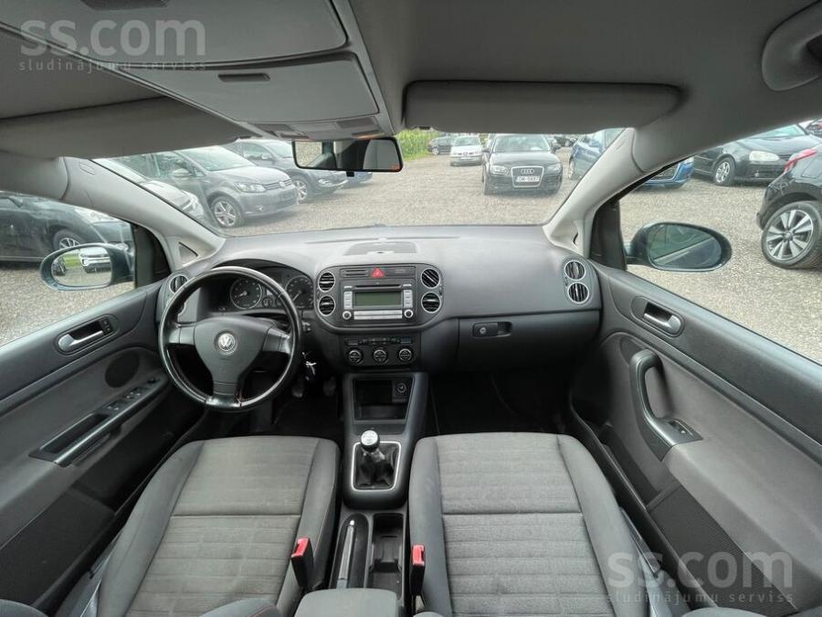 Blue Volkswagen Golf Plus 2006 in Riga, with an engine capacity of 1.40 L and mileage of 260 thousand km for 690 €, photo 7 on AUTOMOTO.COM.LV