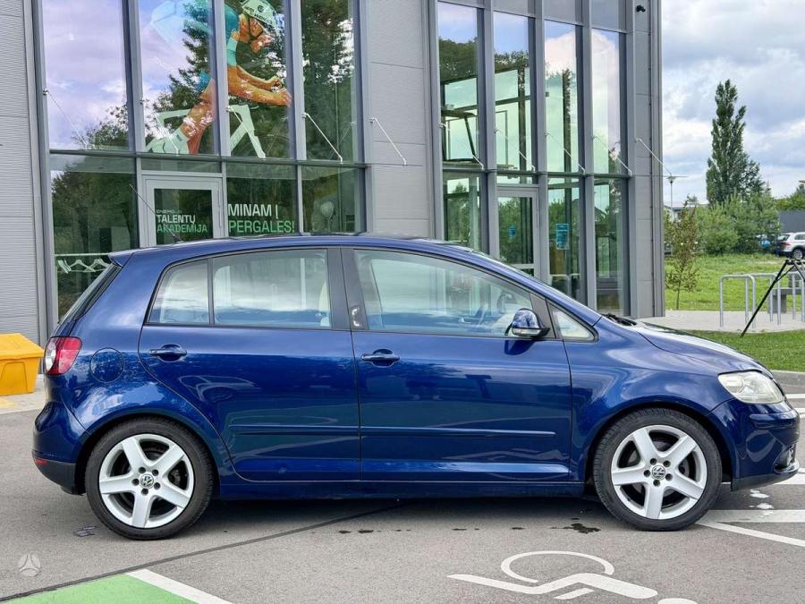 Blue Volkswagen Golf Plus 2006 in Vilnius, with an engine capacity of 1.90 L and mileage of 350 thousand km for 2600 €, photo 3 on AUTOMOTO.COM.LV