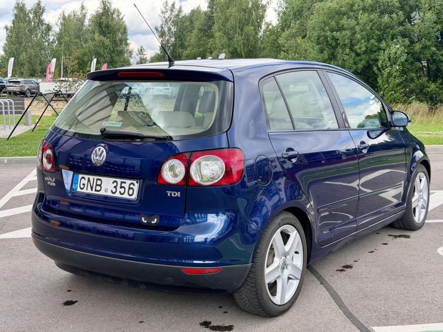 Blue Volkswagen Golf Plus 2006 in Vilnius, with an engine capacity of 1.90 L and mileage of 350 thousand km for 2600 €, photo 4 on AUTOMOTO.COM.LV