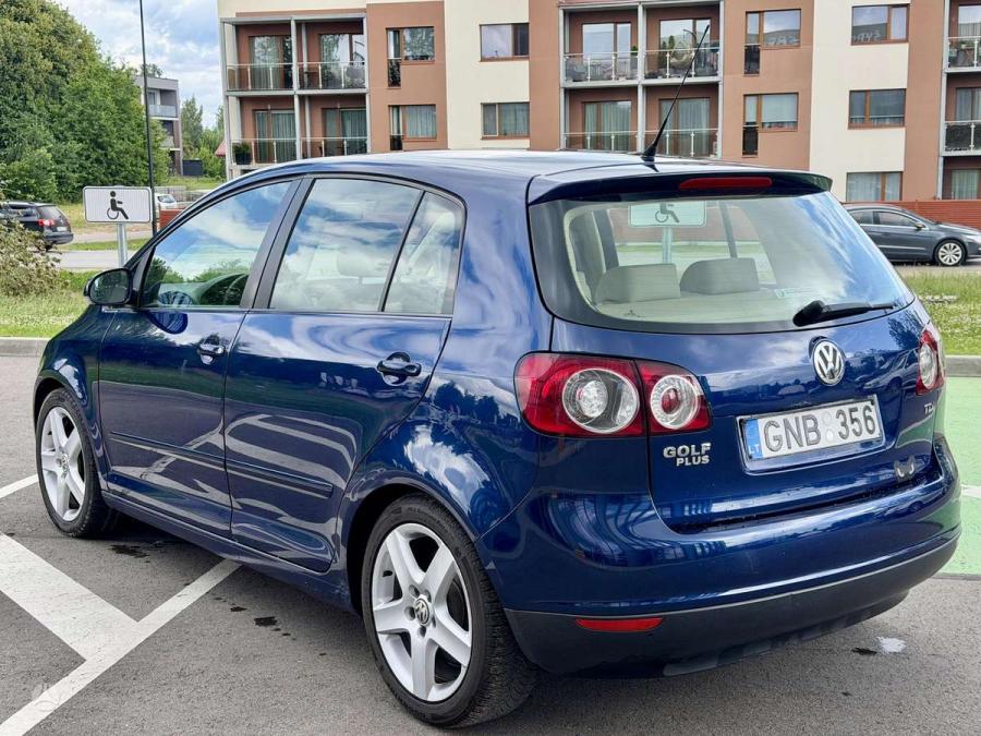 Blue Volkswagen Golf Plus 2006 in Vilnius, with an engine capacity of 1.90 L and mileage of 350 thousand km for 2600 €, photo 5 on AUTOMOTO.COM.LV