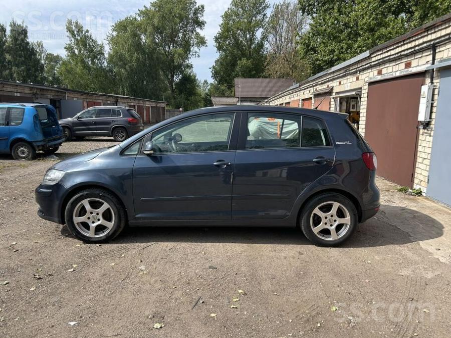 Blue Volkswagen Golf Plus 2006 in Riga, with an engine capacity of 1.90 L and mileage of 337 thousand km for 1100 €, photo 5 on AUTOMOTO.COM.LV