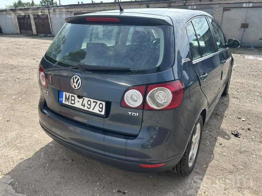 Blue Volkswagen Golf Plus 2006 in Riga, with an engine capacity of 1.90 L and mileage of 337 thousand km for 1100 €, photo 7 on AUTOMOTO.COM.LV