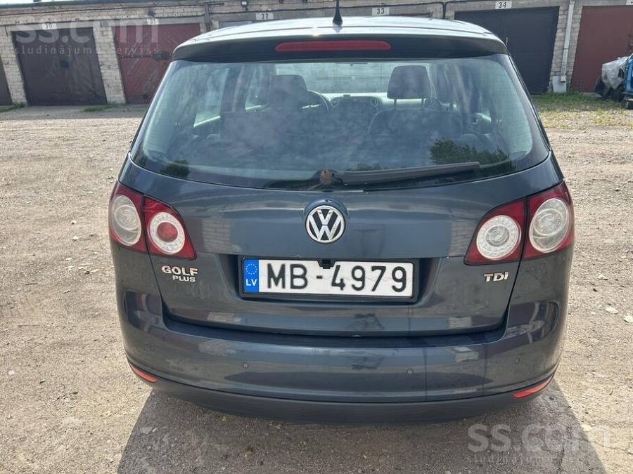 Blue Volkswagen Golf Plus 2006 in Riga, with an engine capacity of 1.90 L and mileage of 337 thousand km for 1100 €, photo 8 on AUTOMOTO.COM.LV