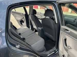Blue Volkswagen Golf Plus 2006 in Riga, with an engine capacity of 1.90 L and mileage of 337 thousand km for 1100 €, photo 14 on AUTOMOTO.COM.LV
