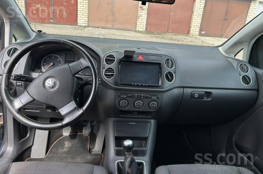 Blue Volkswagen Golf Plus 2006 in Riga, with an engine capacity of 1.90 L and mileage of 337 thousand km for 1100 €, photo 19 on AUTOMOTO.COM.LV