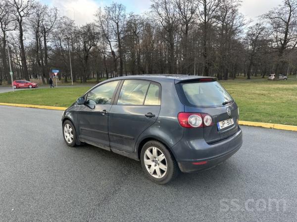 Blue Volkswagen Golf Plus 2007 in Liepaja, with an engine capacity of 1.90 L and mileage of 331 thousand km for 1750 €, photo 3 on AUTOMOTO.COM.LV