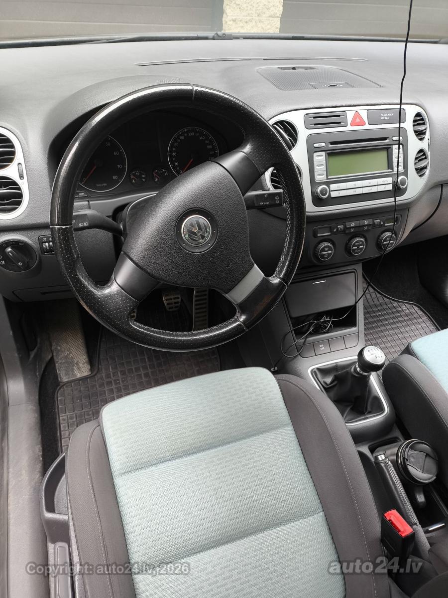 Zils Volkswagen Golf Plus 2007 Tallina, ar dzinēja tilpumu 1.40 L un nobraukumu 240 tūkst. km par 3700 €, foto 7 vietnē AUTOMOTO.COM.LV
