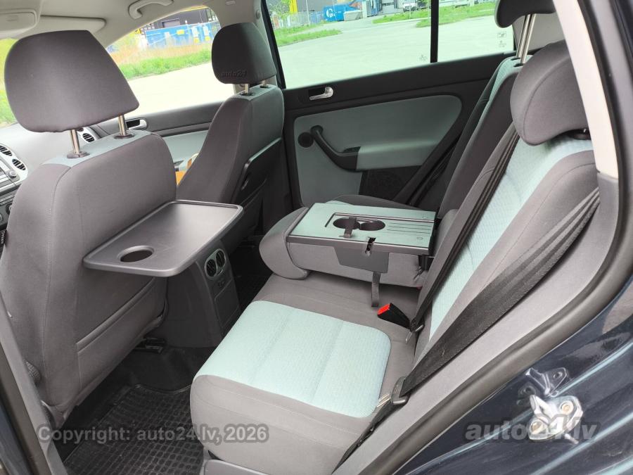 Zils Volkswagen Golf Plus 2007 Tallina, ar dzinēja tilpumu 1.40 L un nobraukumu 240 tūkst. km par 3700 €, foto 9 vietnē AUTOMOTO.COM.LV