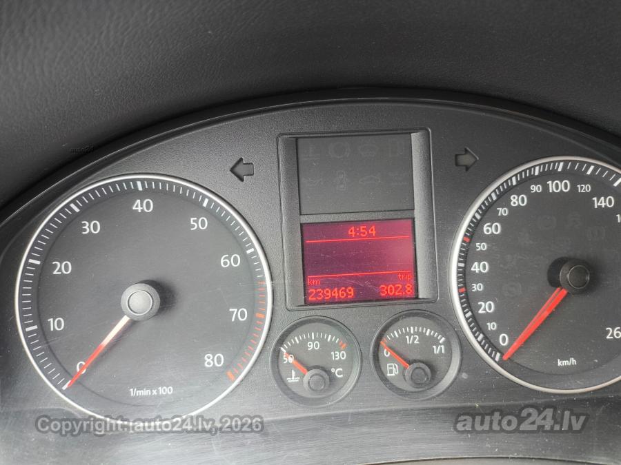 Zils Volkswagen Golf Plus 2007 Tallina, ar dzinēja tilpumu 1.40 L un nobraukumu 240 tūkst. km par 3700 €, foto 14 vietnē AUTOMOTO.COM.LV