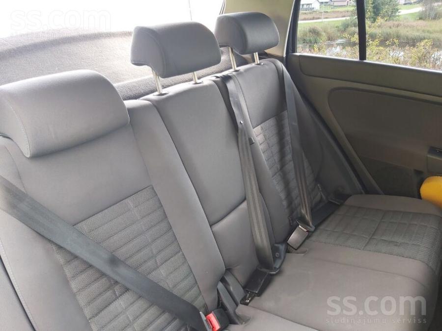 Blue Volkswagen Golf Plus 2007 in Riga, with an engine capacity of 1.40 L and mileage of 286 thousand km for 3690 €, photo 19 on AUTOMOTO.COM.LV