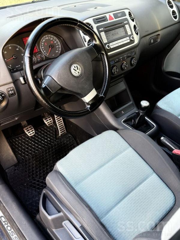 Blue Volkswagen Golf Plus 2007 in Ludza, with an engine capacity of 2.00 L and mileage of 309 thousand km for 3750 €, photo 9 on AUTOMOTO.COM.LV