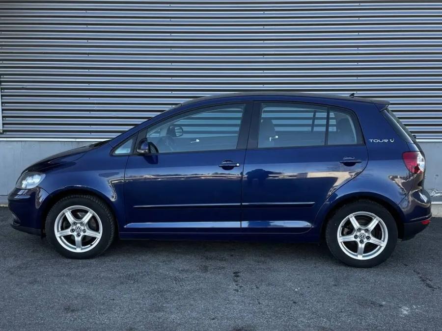 Blue Volkswagen Golf Plus 2007 in Riga, with an engine capacity of 1.90 L and mileage of 270 thousand km for 3200 €, photo 3 on AUTOMOTO.COM.LV
