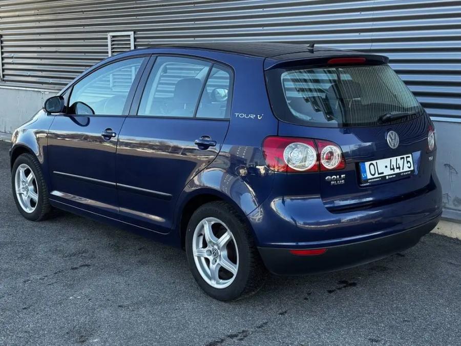 Blue Volkswagen Golf Plus 2007 in Riga, with an engine capacity of 1.90 L and mileage of 270 thousand km for 3200 €, photo 4 on AUTOMOTO.COM.LV