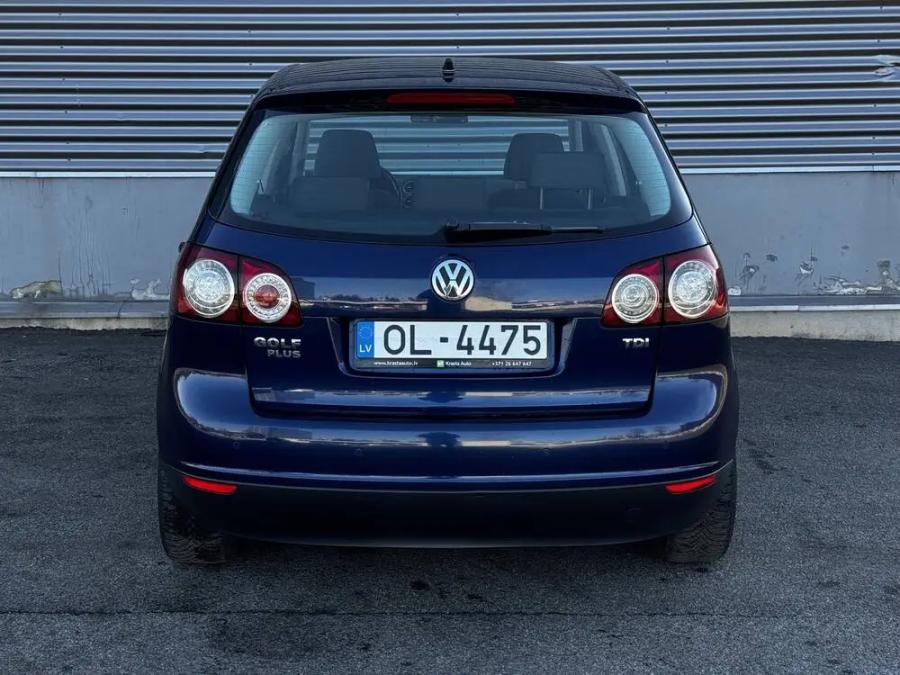 Blue Volkswagen Golf Plus 2007 in Riga, with an engine capacity of 1.90 L and mileage of 270 thousand km for 3200 €, photo 5 on AUTOMOTO.COM.LV