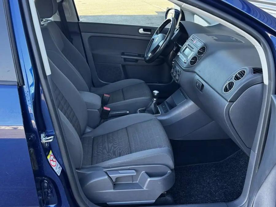 Blue Volkswagen Golf Plus 2007 in Riga, with an engine capacity of 1.90 L and mileage of 270 thousand km for 3200 €, photo 13 on AUTOMOTO.COM.LV