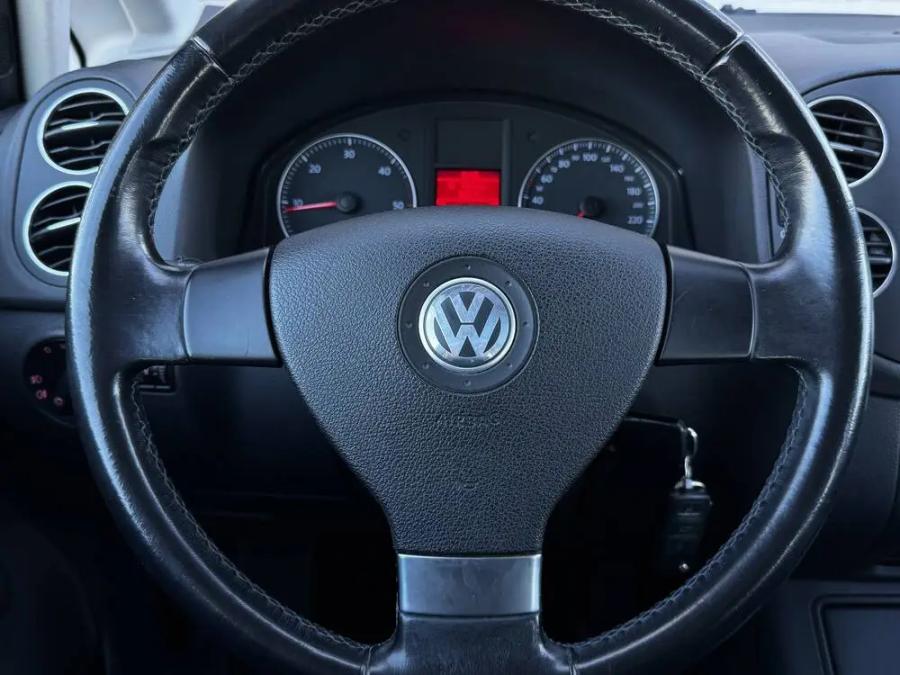 Blue Volkswagen Golf Plus 2007 in Riga, with an engine capacity of 1.90 L and mileage of 270 thousand km for 3200 €, photo 15 on AUTOMOTO.COM.LV