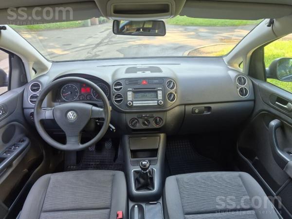 Blue Volkswagen Golf Plus 2007 in Riga, with an engine capacity of 1.60 L and mileage of 150 thousand km for 1400 €, photo 8 on AUTOMOTO.COM.LV